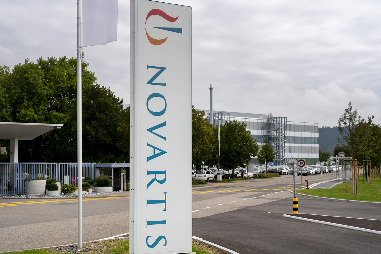 Coupe massive de Novartis dans ses effectifs en Suisse - Le Courrier
